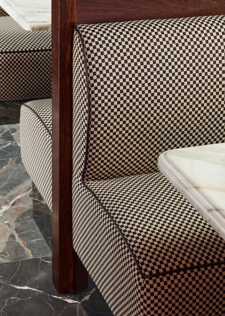 Hotel Morris • Tom Mark Henry