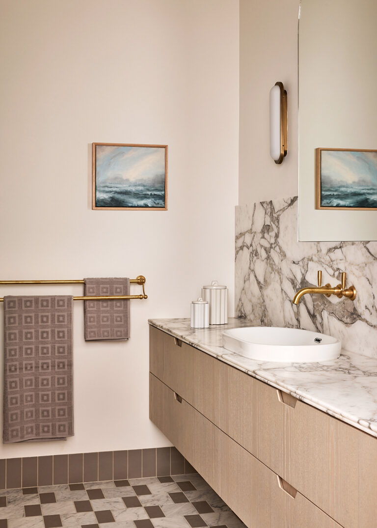 Renny Street • Tom Mark Henry