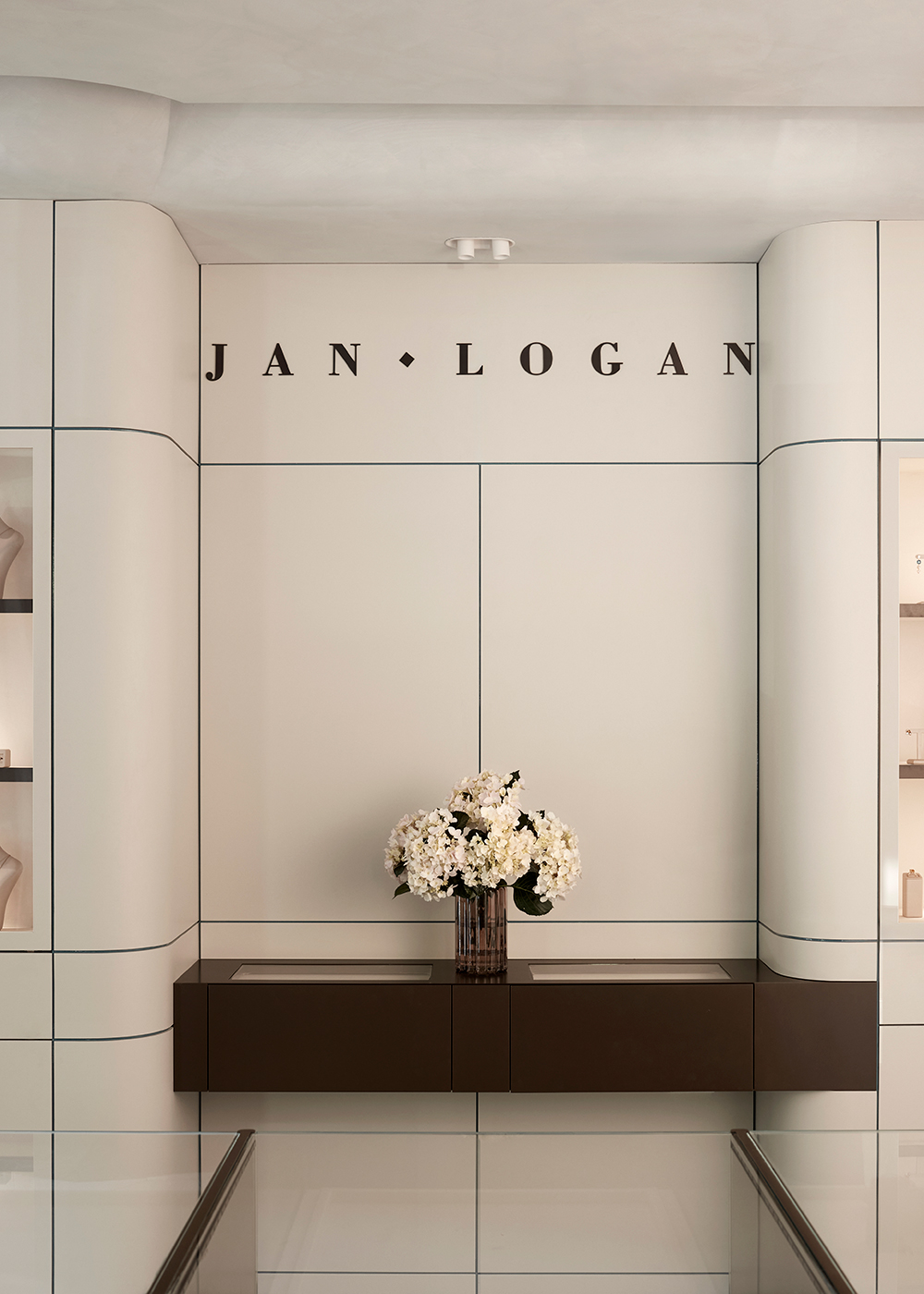 Jan Logan Double Bay • Tom Mark Henry